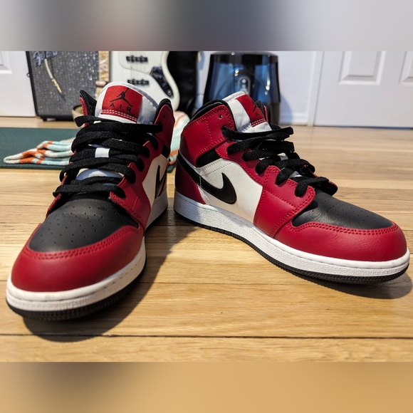 Nike | Shoes | Jordan Mid Chicago Black Toe Youth 75 | Poshmark